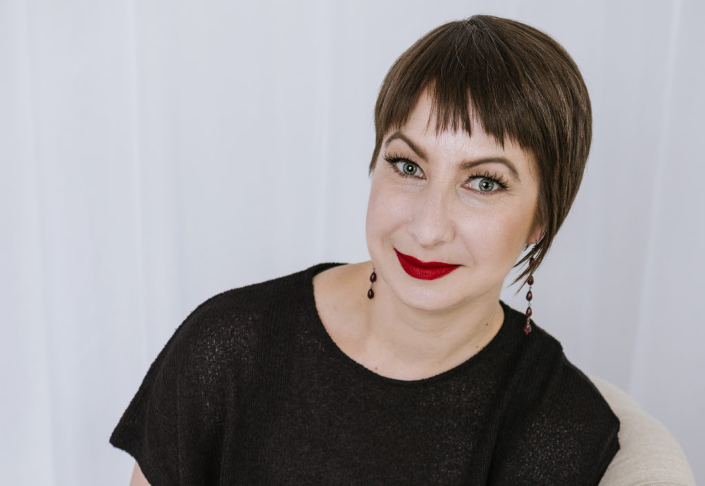 Interview with Author Davinia Evans - Geeks OUT
